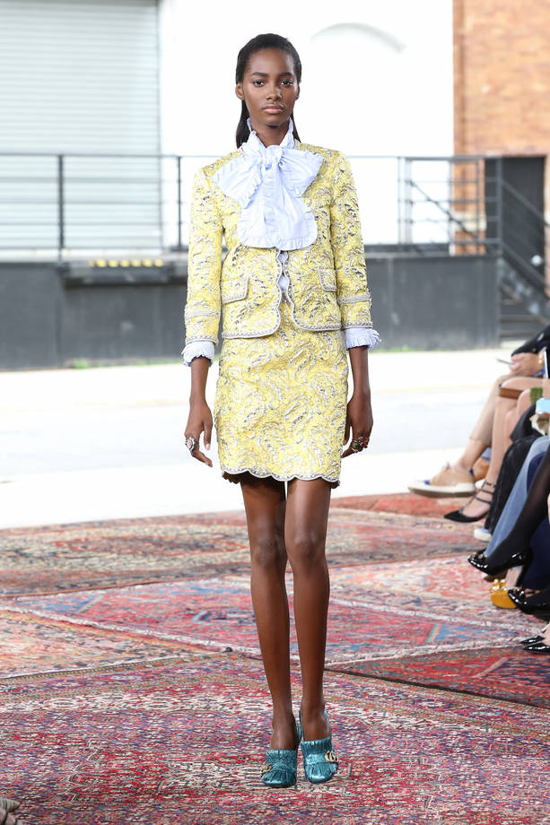 Come indossare e abbinare il giallo, non solo d'estate - Donna Moderna